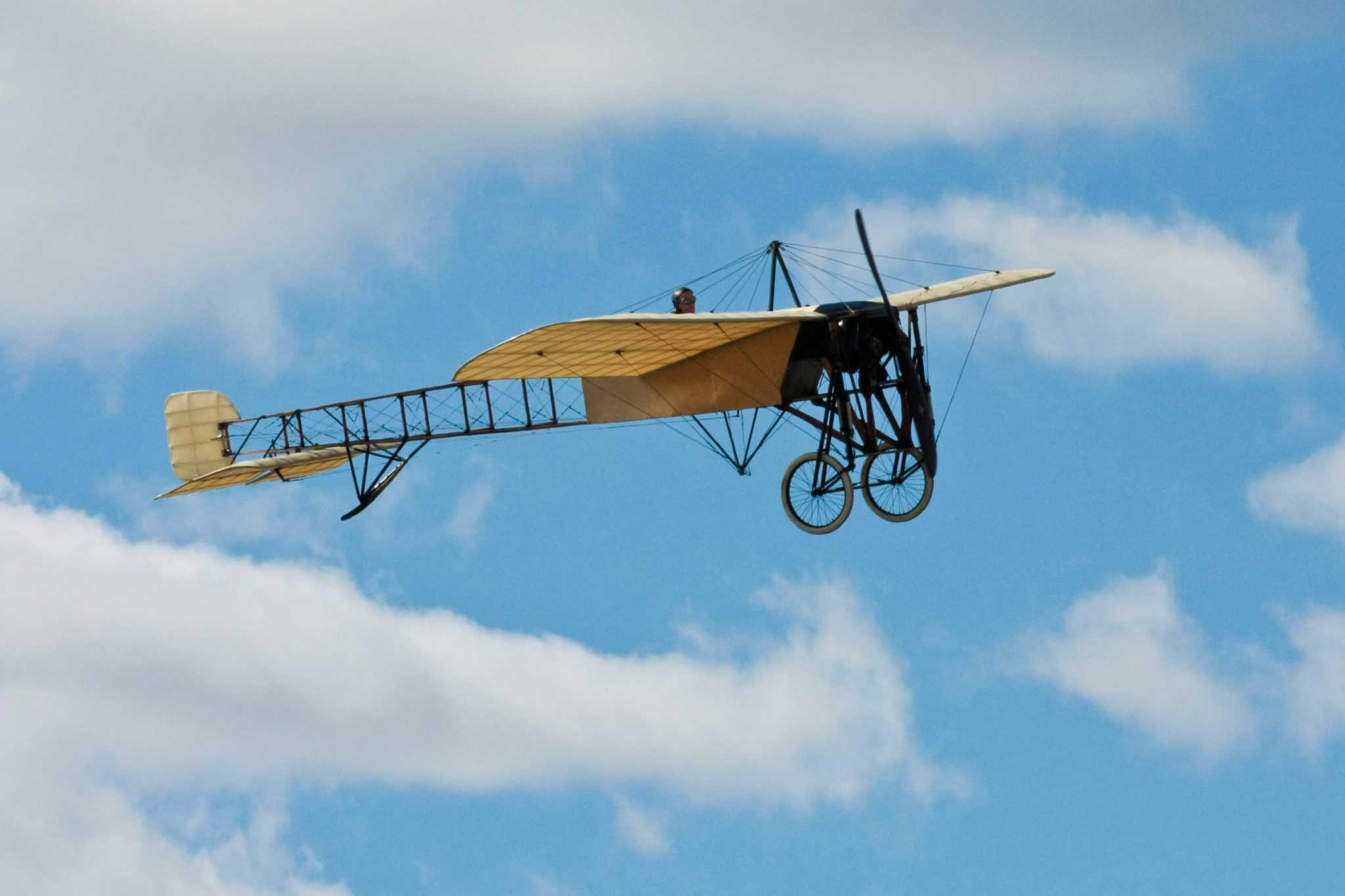 9 Historic Airplanes From Aviation’s Early Days That Are Still Flying ...